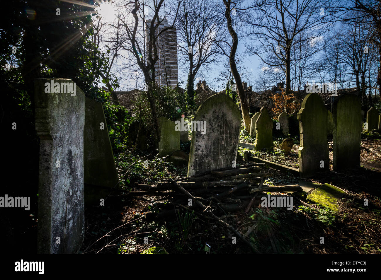 Tower Hamlets Cemetery in the East End of London, UK Stock Photo - Alamy