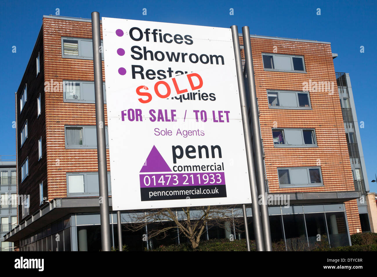 Real estate agent sold sign hi-res stock photography and images - Alamy