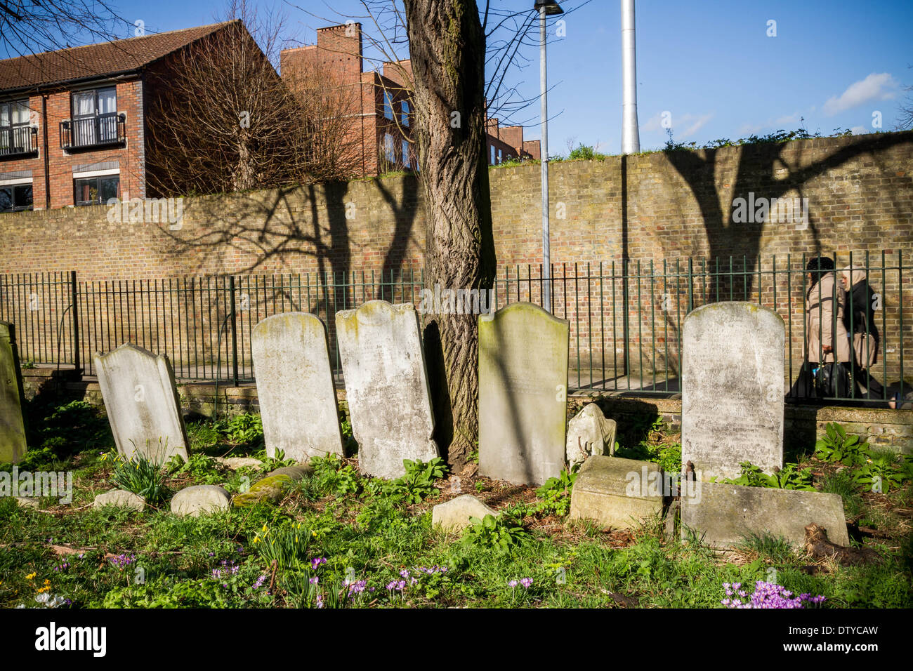 Tower Hamlets Cemetery in the East End of London, UK Stock Photo - Alamy