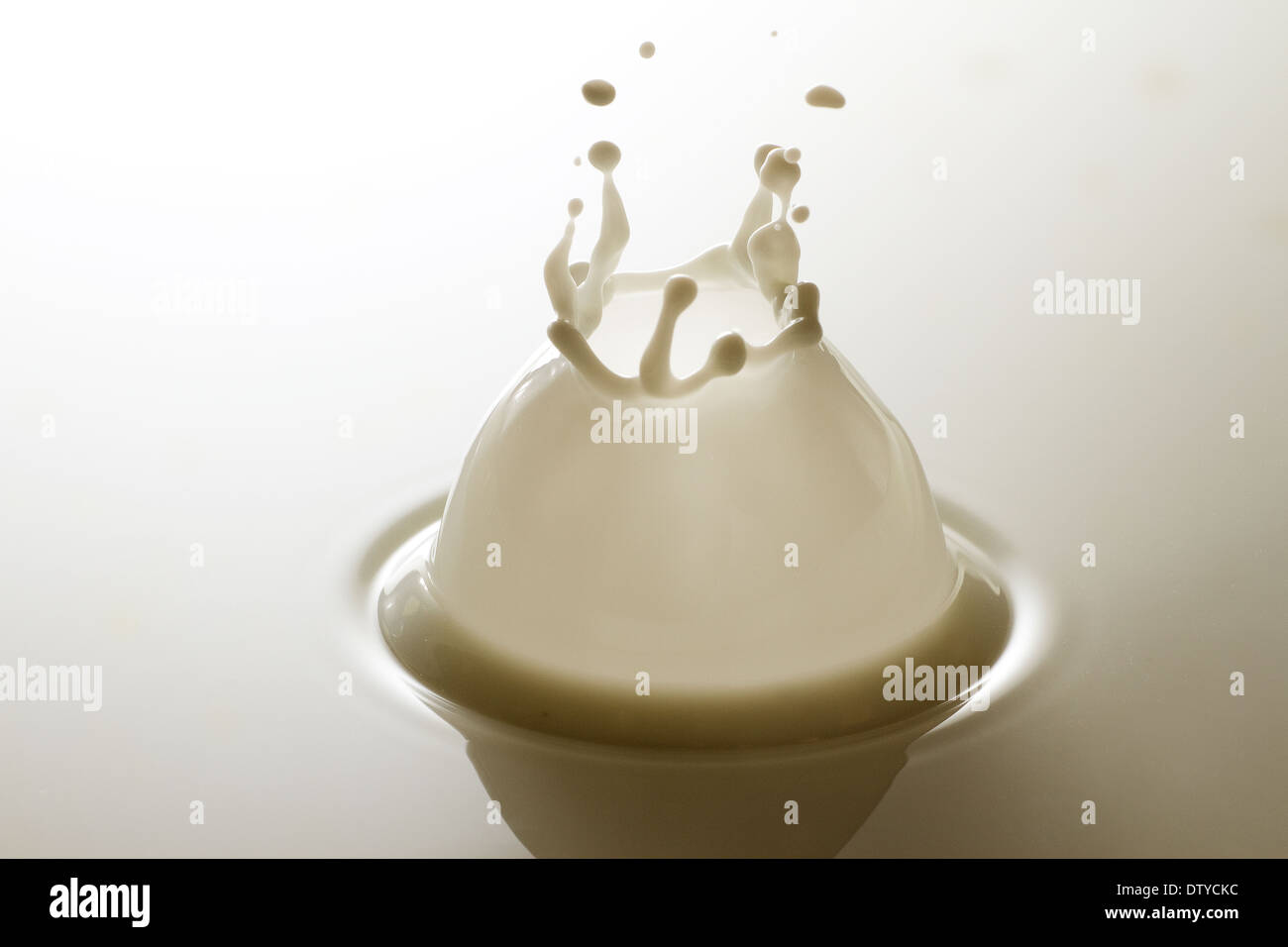 Milk crown hi-res stock photography and images - Alamy