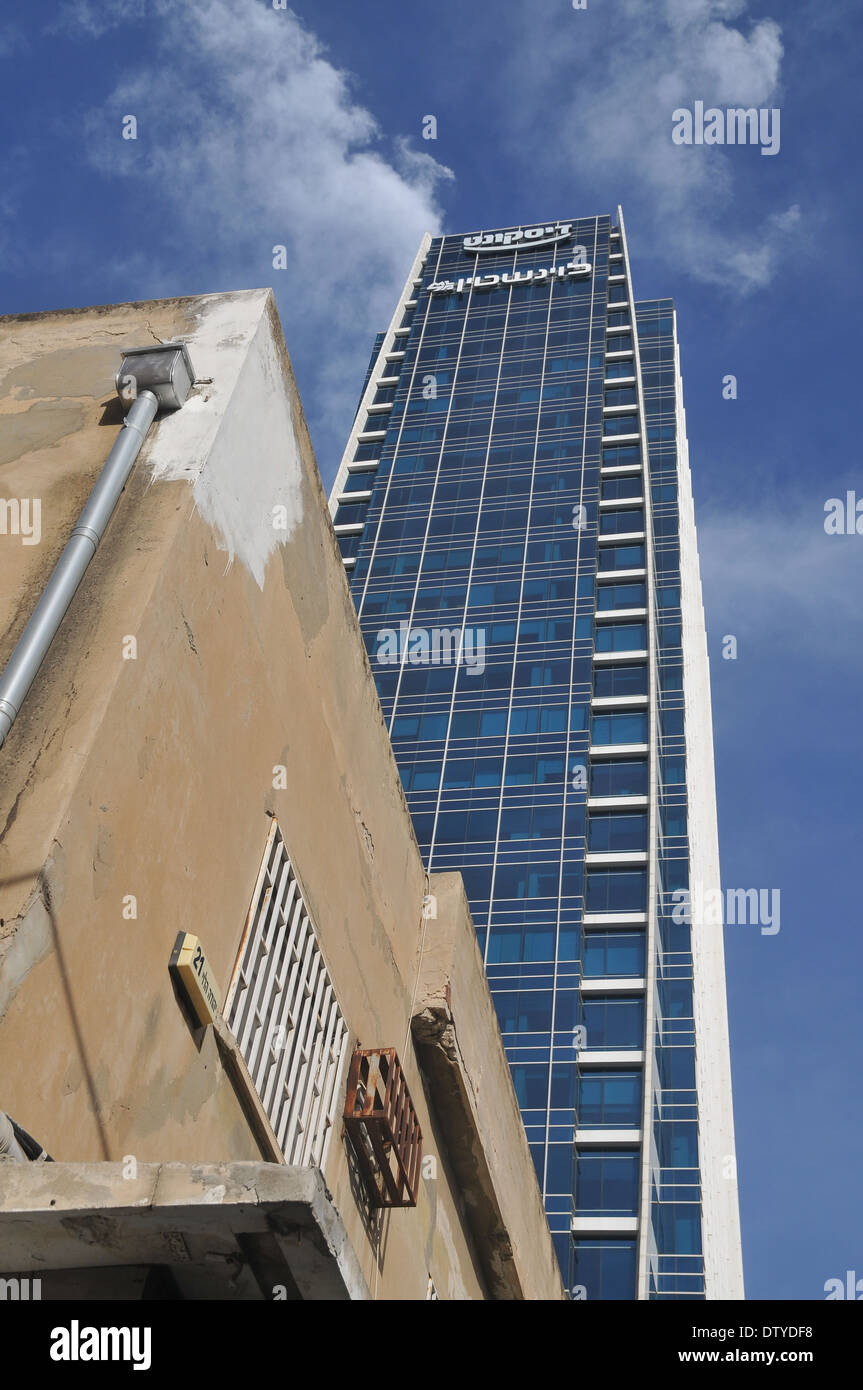 Israel, Tel Aviv, Headcourters of Discount Bank Stock Photo - Alamy