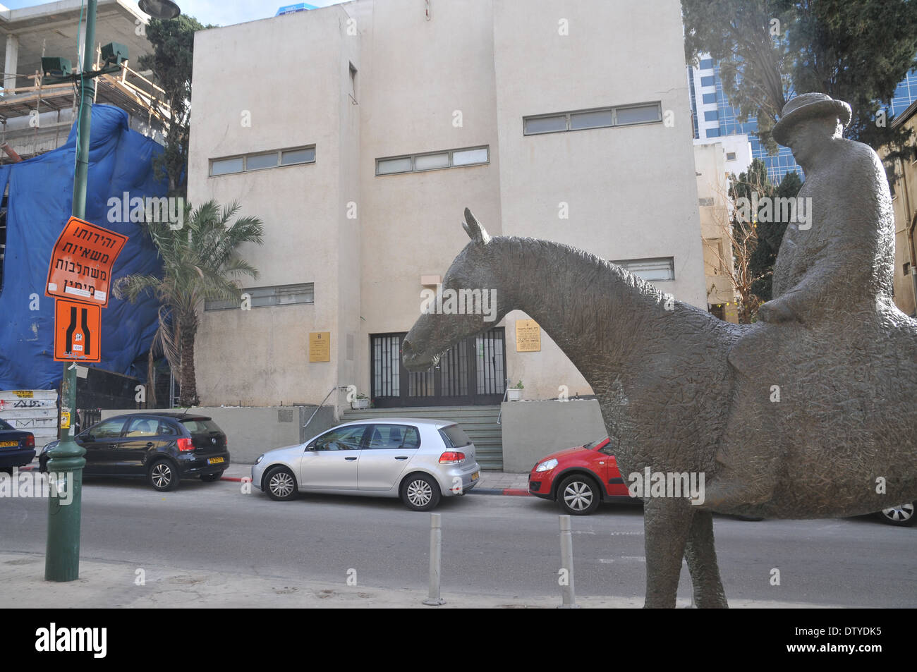 Israel, Tel Aviv, Rothschild Boulevard Statue of Meir Dizengoff first ...