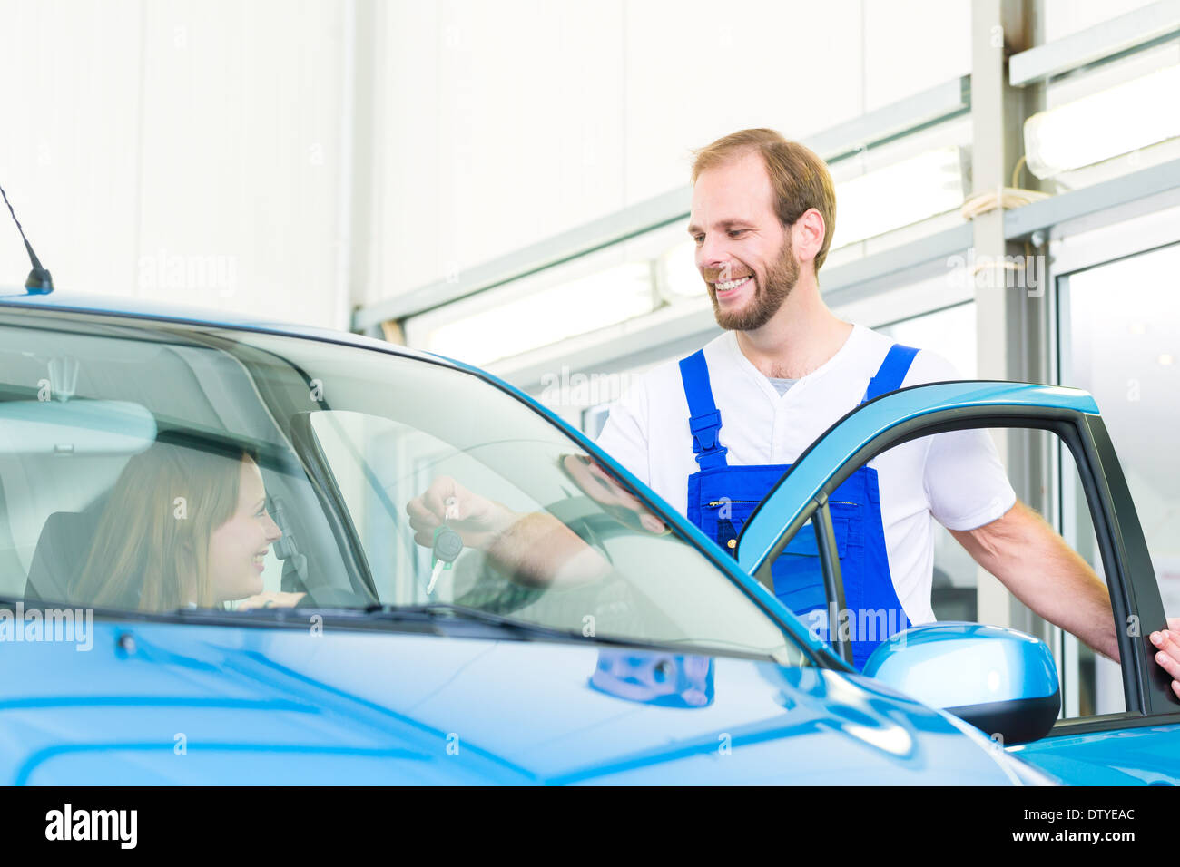 Customer workstation hi-res stock photography and images - Alamy