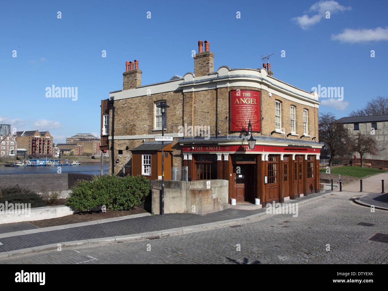 Angel public house in rotherhithe hi-res stock photography and images ...