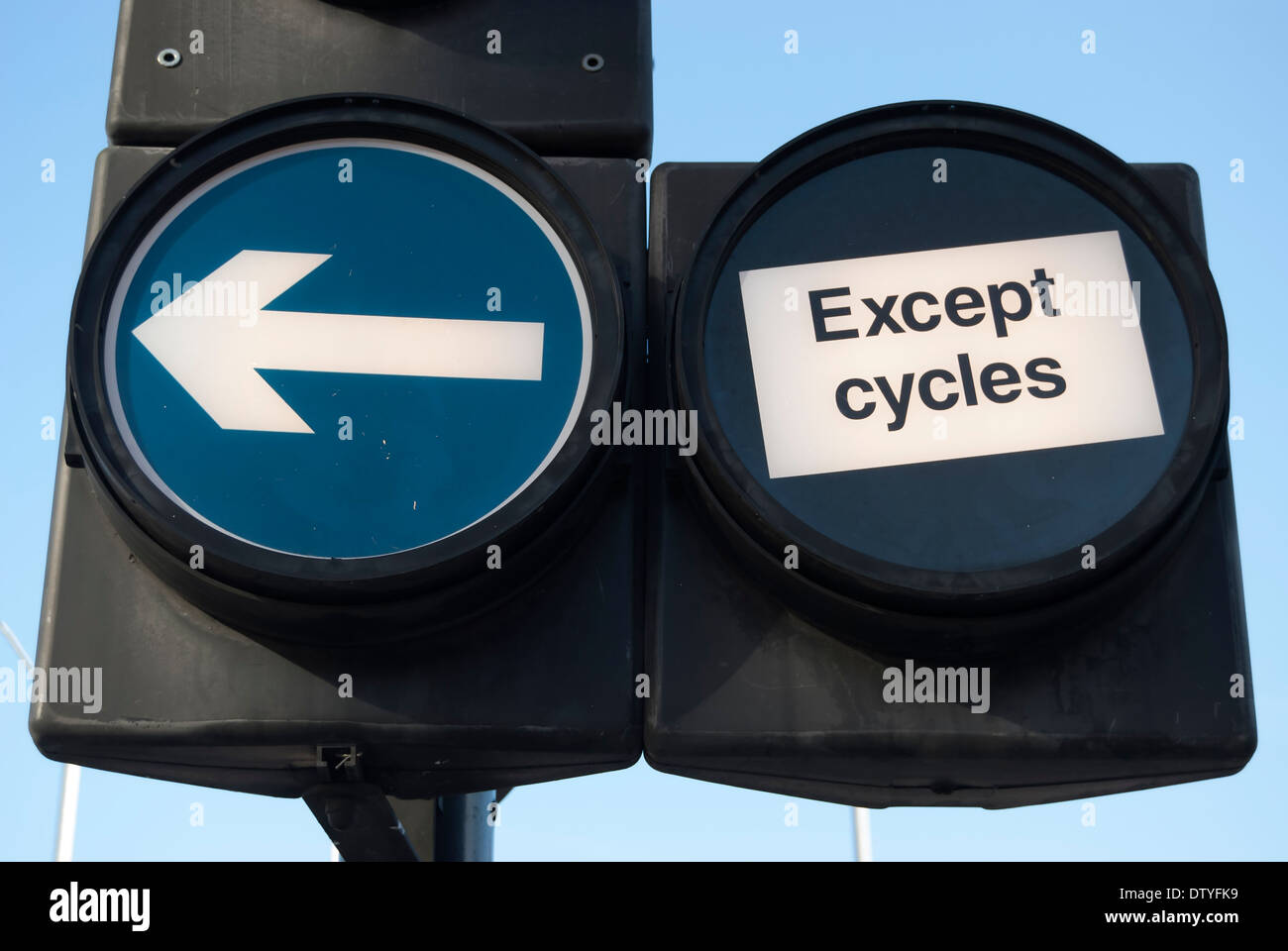 Cycles traffic sign hi-res stock photography and images - Alamy