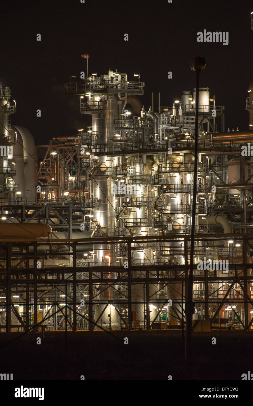 lights by night at the oil refinery at Europoort in the Rotterdam ...