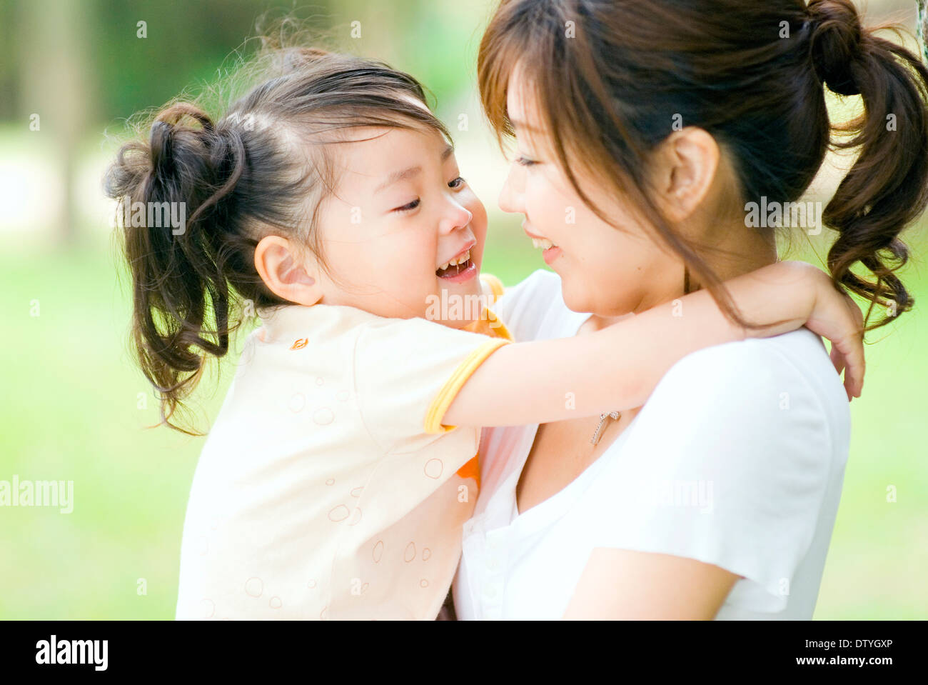 Japanese mother and daughter Stock Photo - Alamy