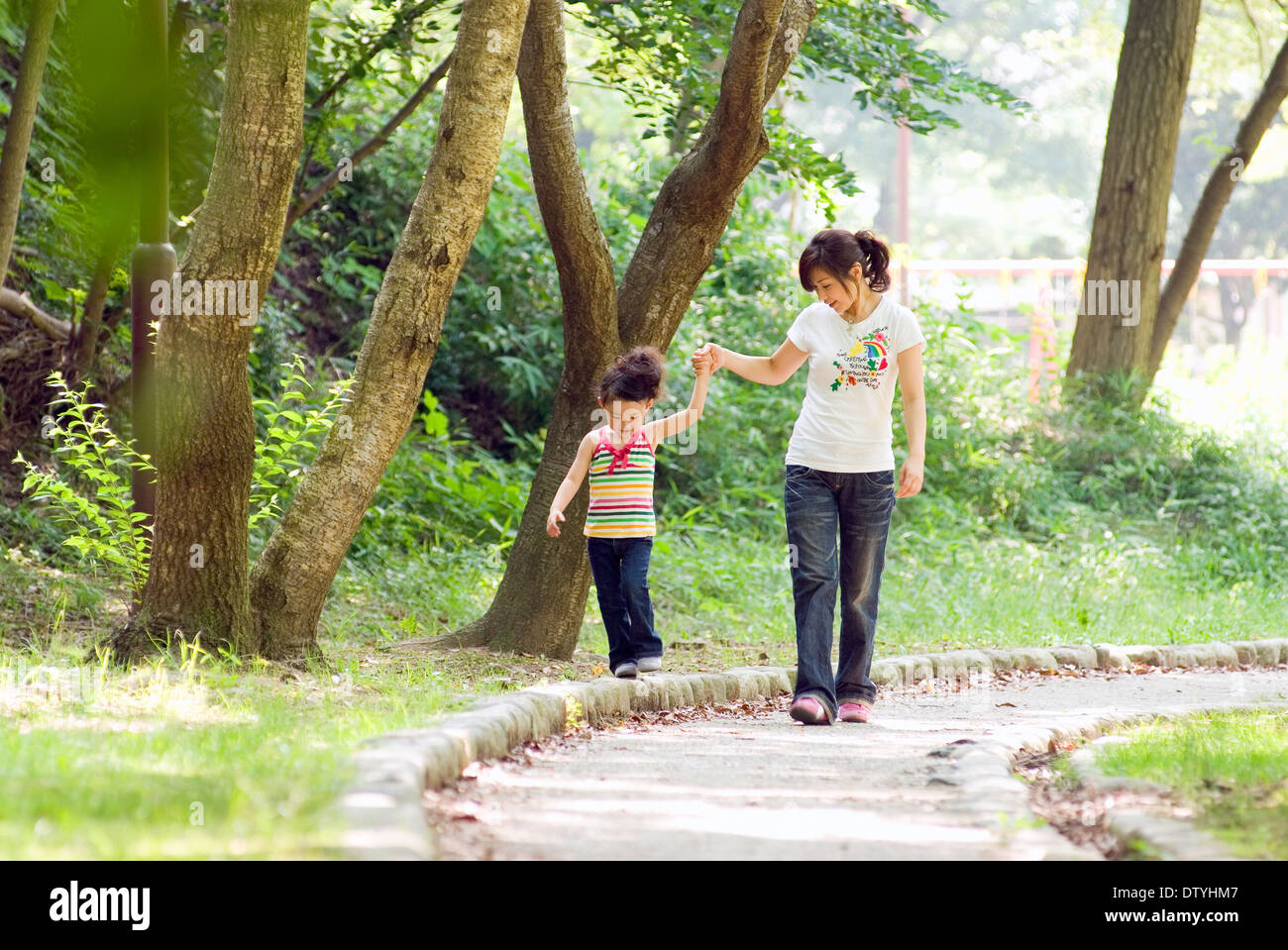 Japanese mother and daughter Stock Photo - Alamy