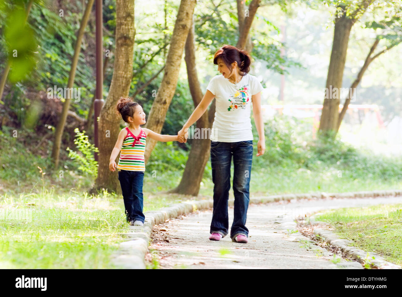 Japanese mother and daughter Stock Photo - Alamy