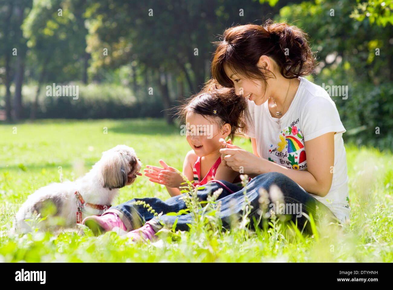 Japanese mother and daughter Stock Photo - Alamy