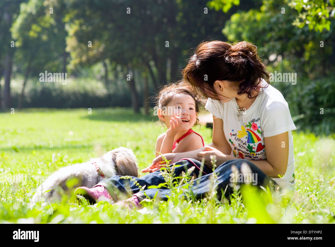 Japanese mother and daughter Stock Photo - Alamy