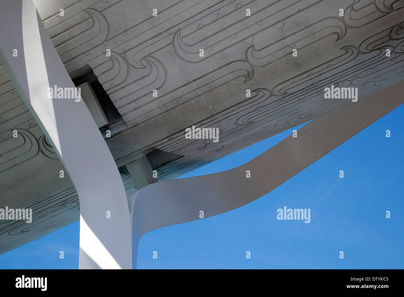 Point Resolution Bridge, Auckland, New Zealand. Architect: Warren and ...