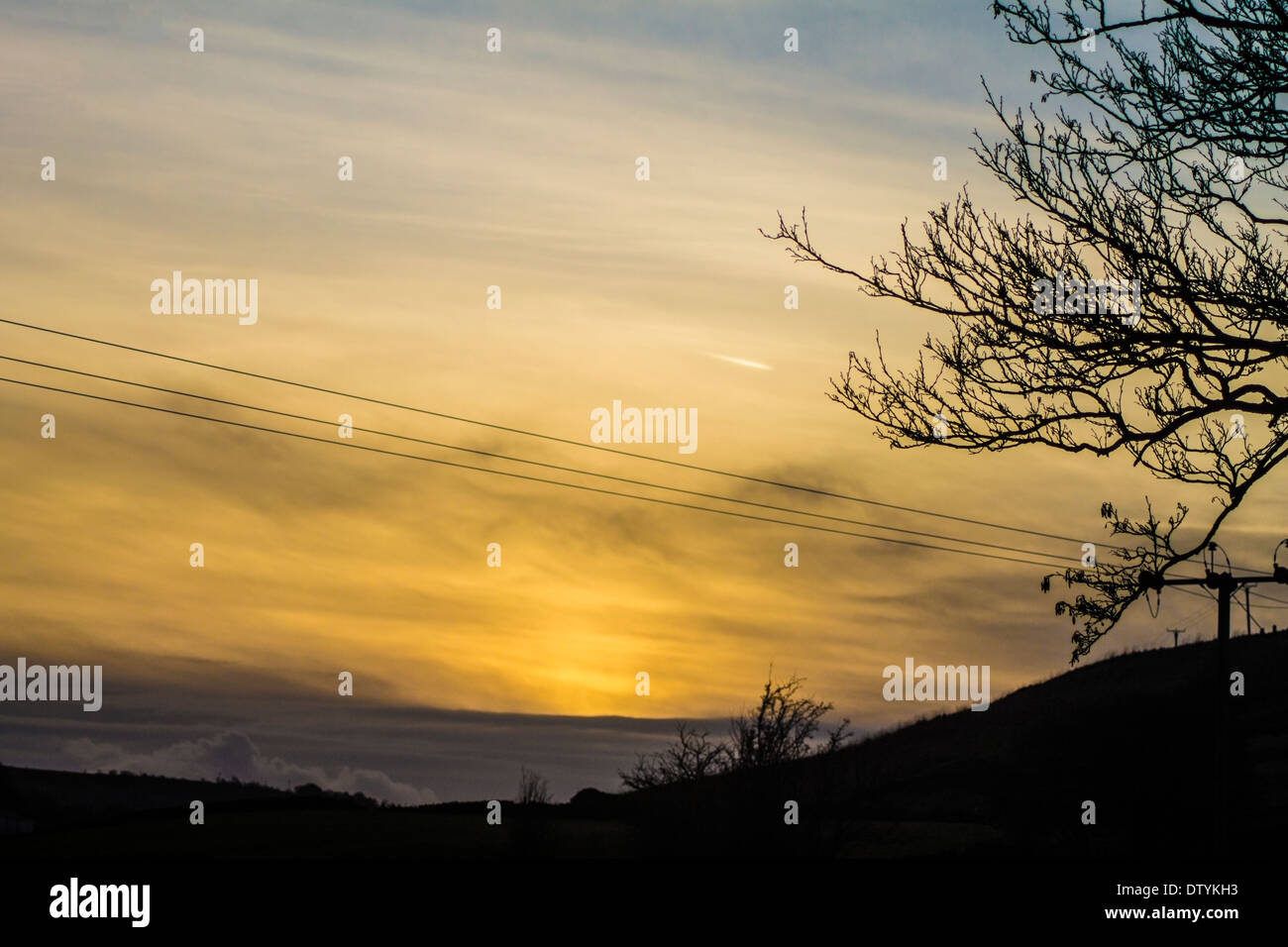 Yellow sunset landscape hi-res stock photography and images - Alamy