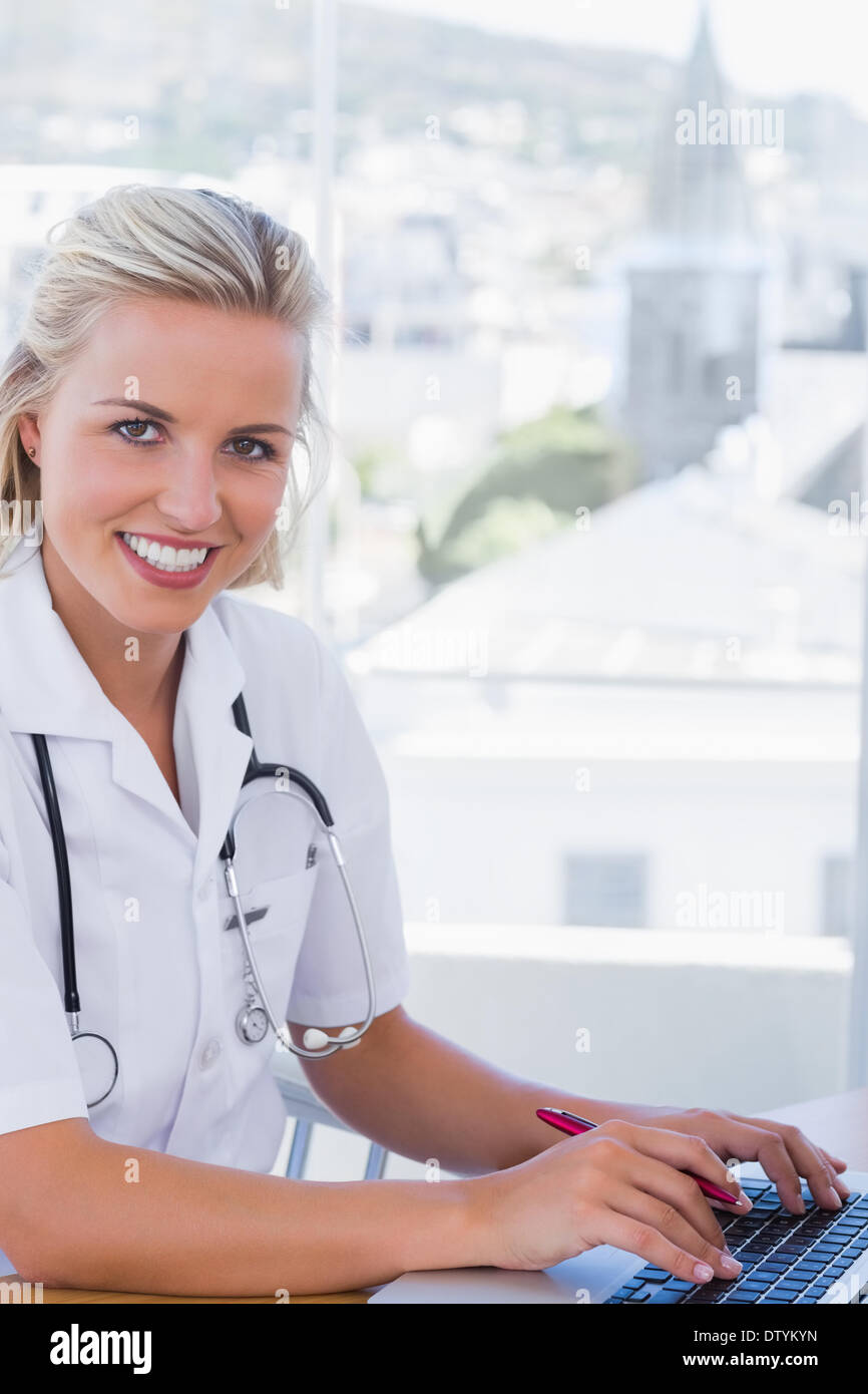 Nurse on hospital using laptop hi-res stock photography and images - Alamy