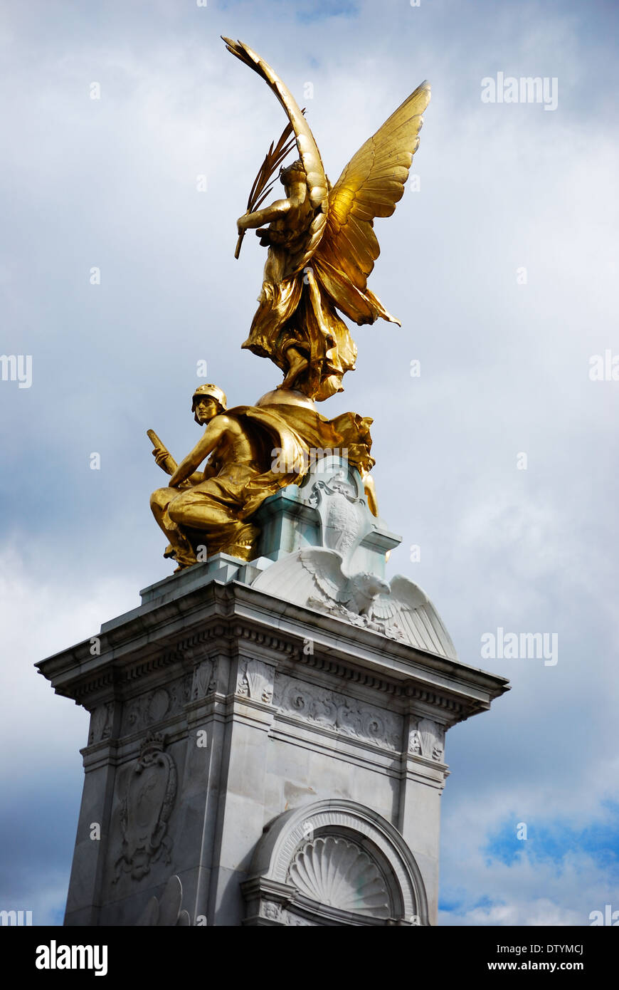 London golden statue Stock Photo - Alamy