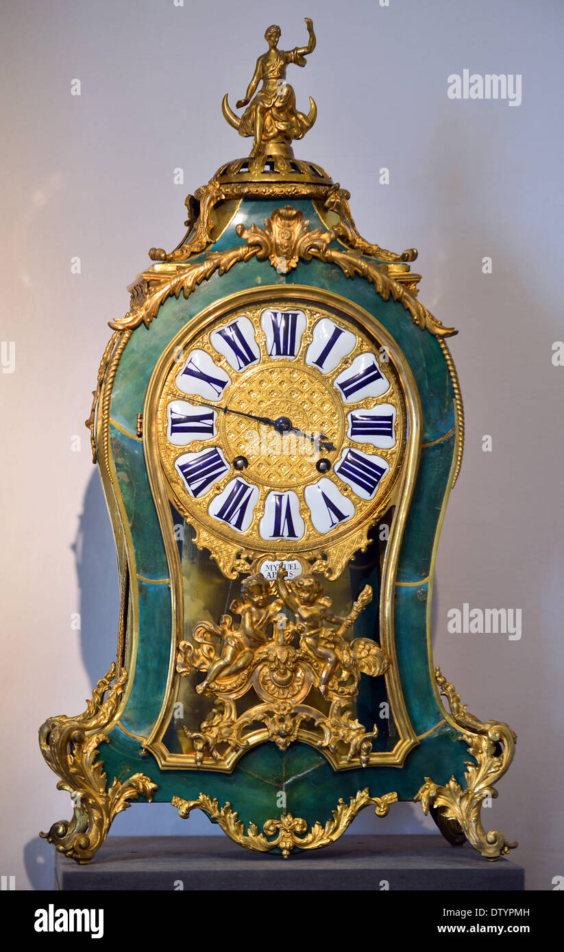 Royal clockmaker hi-res stock photography and images - Alamy