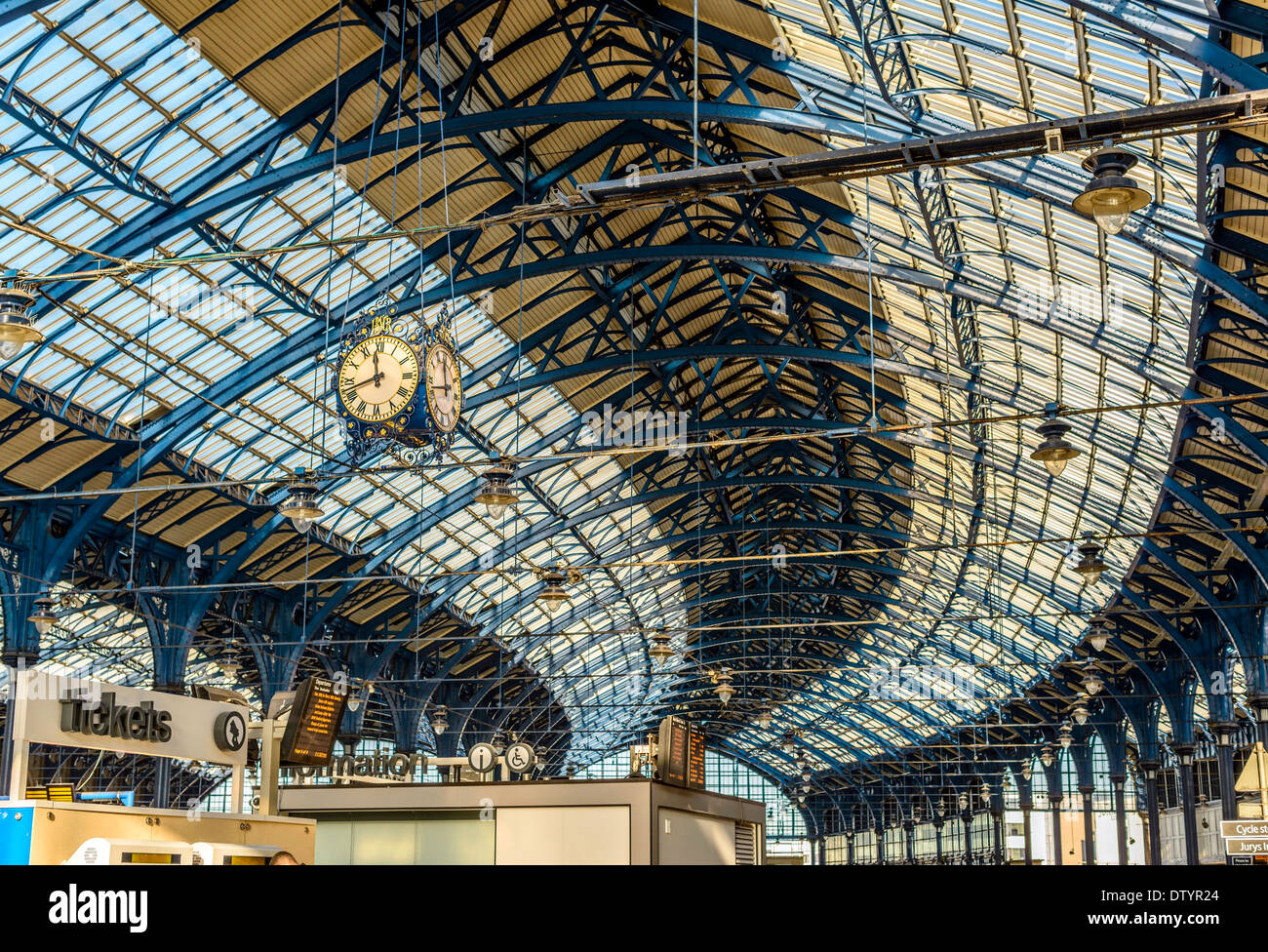 Brighton station clock hi-res stock photography and images - Alamy