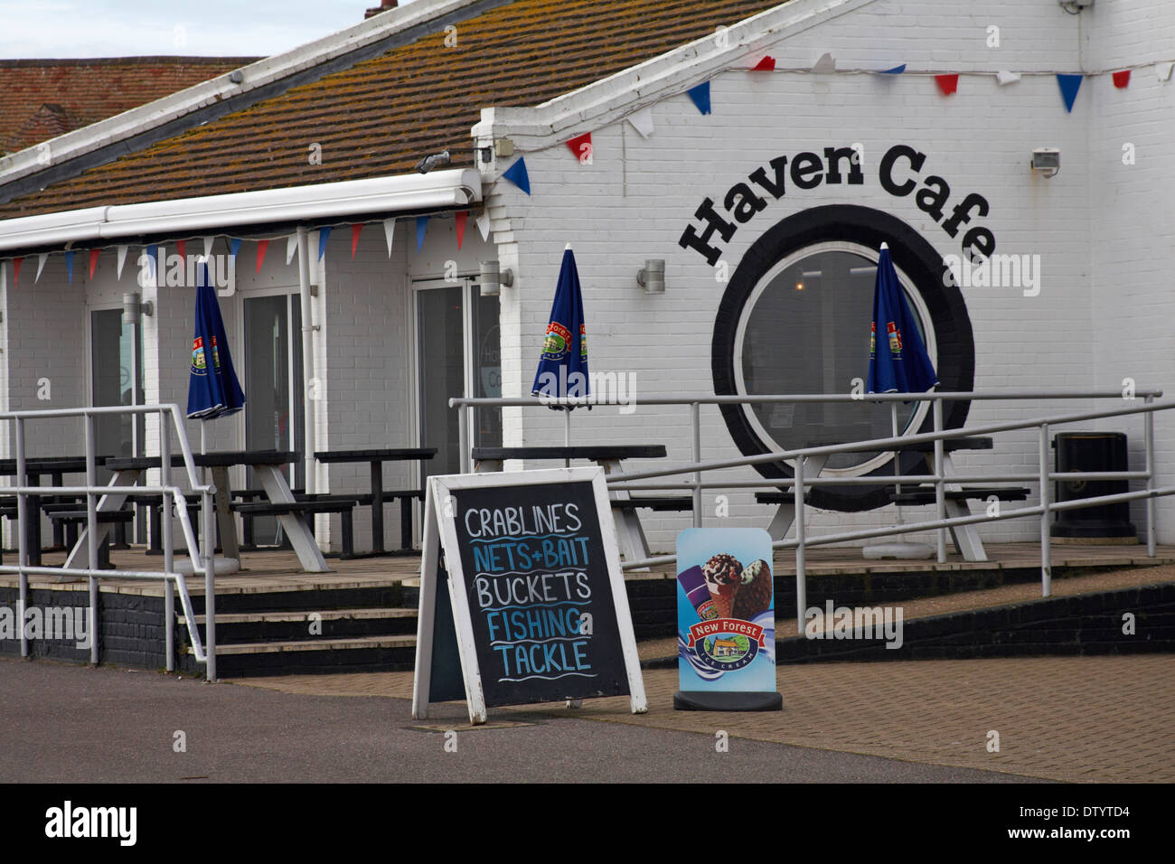 Mudeford quay crab hi-res stock photography and images - Alamy
