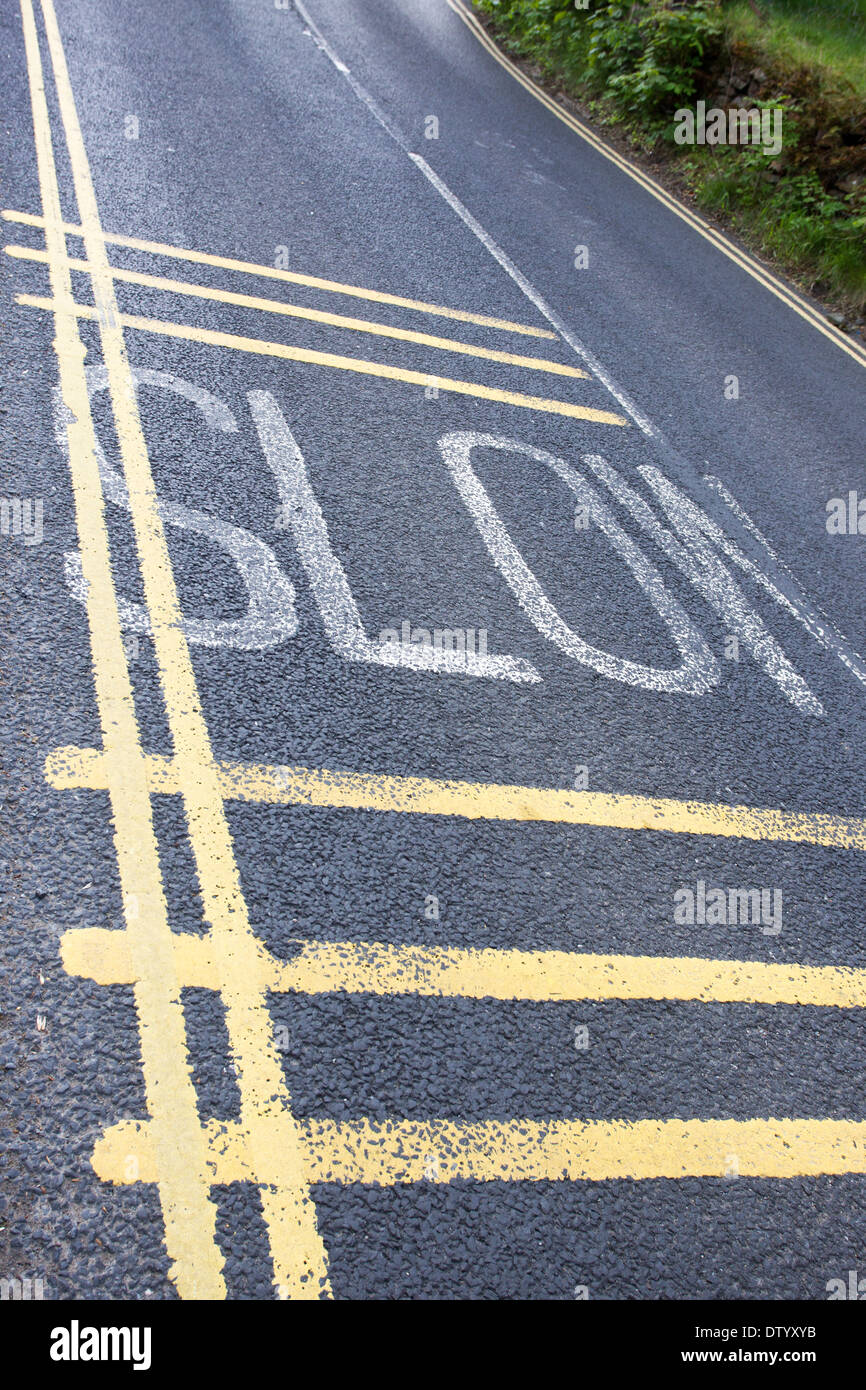 Confusing road signs hi-res stock photography and images - Alamy