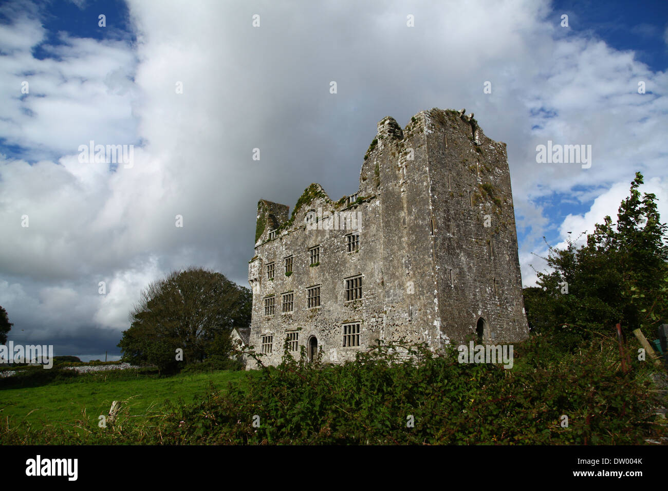 The burren ireland castle hi-res stock photography and images - Alamy