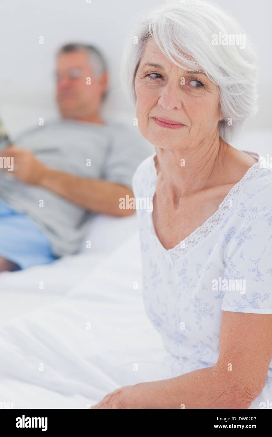 Mature woman worried in bed hi-res stock photography and images - Alamy