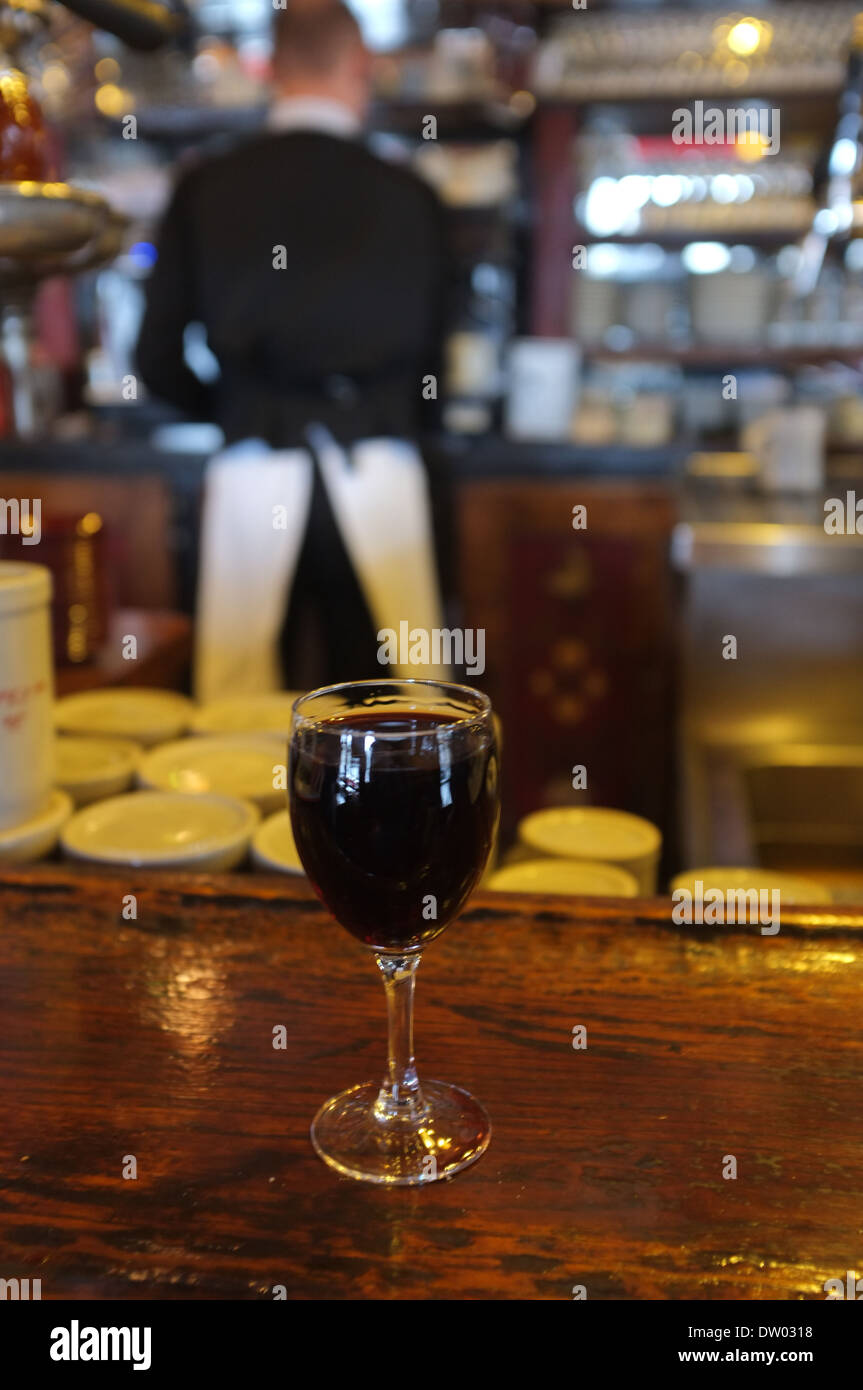 Vin rouge hi-res stock photography and images - Alamy