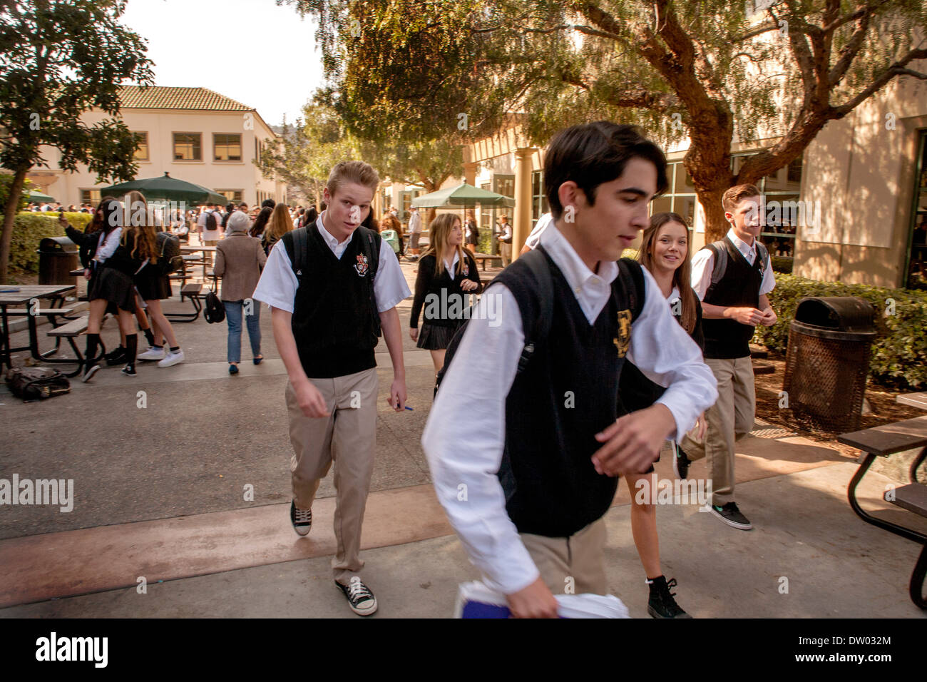 High School Usa Students Exterior Stock Photos & High School Usa Students Exterior Stock Images ...
