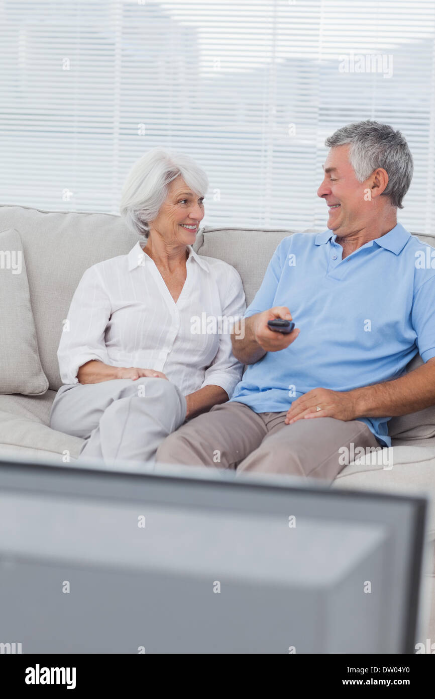 Tv watching 70s hi-res stock photography and images - Alamy