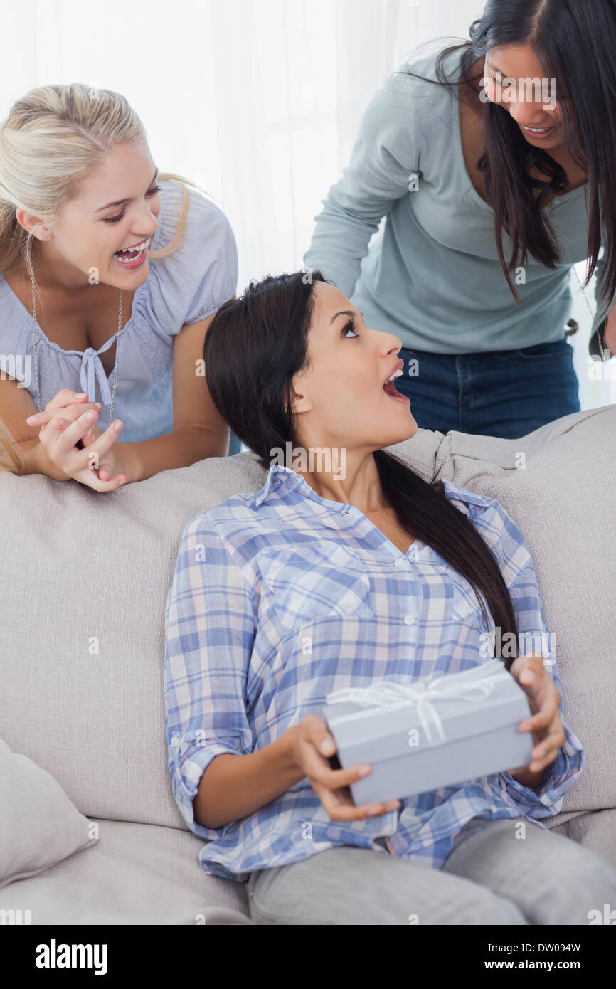 Friends present hi-res stock photography and images - Alamy