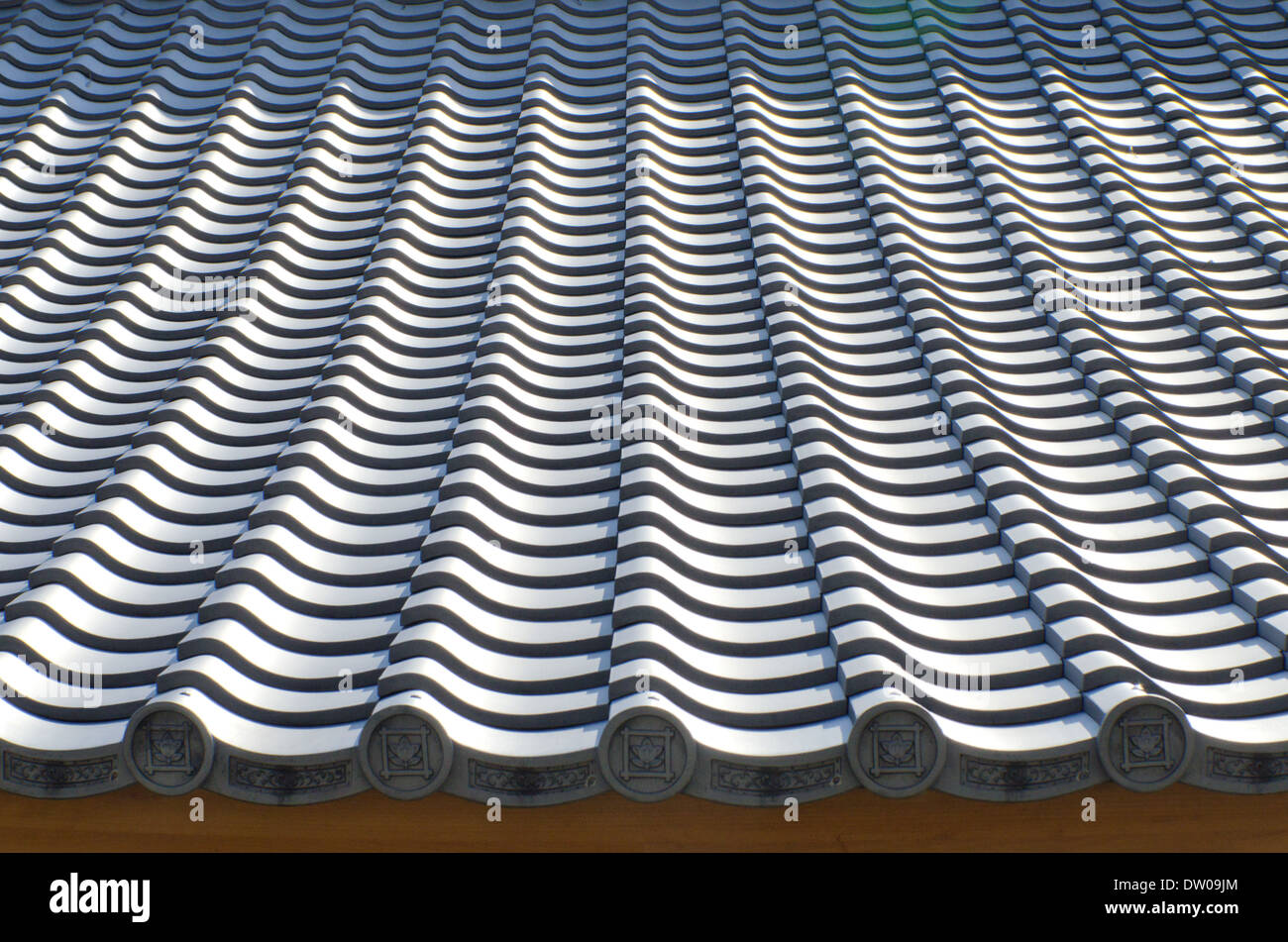 Japanese roofing style hi-res stock photography and images - Alamy