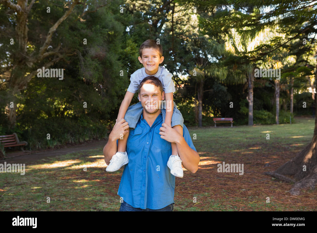 Father son boy piggy back hi-res stock photography and images - Alamy