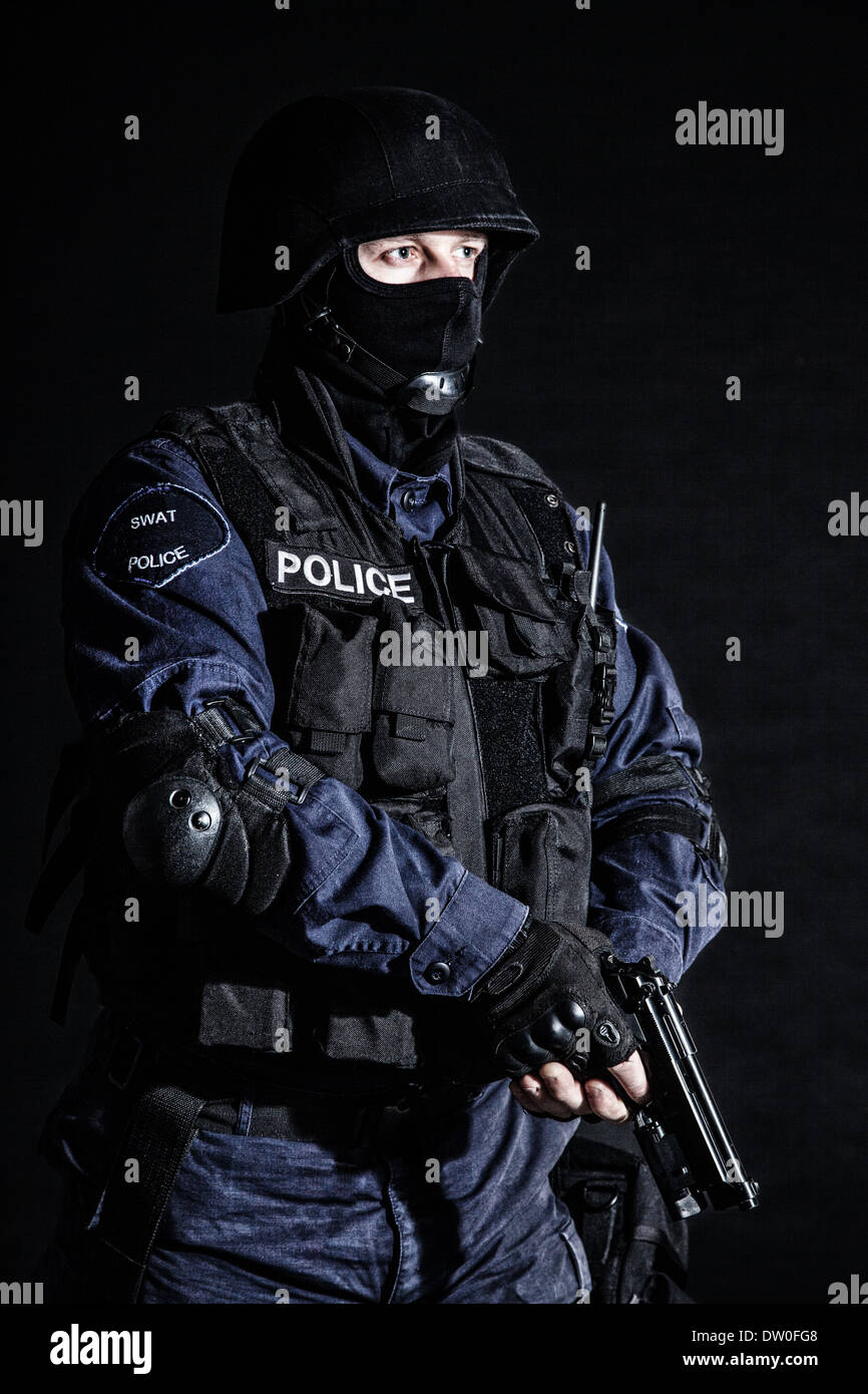 Black swat team hi-res stock photography and images - Alamy