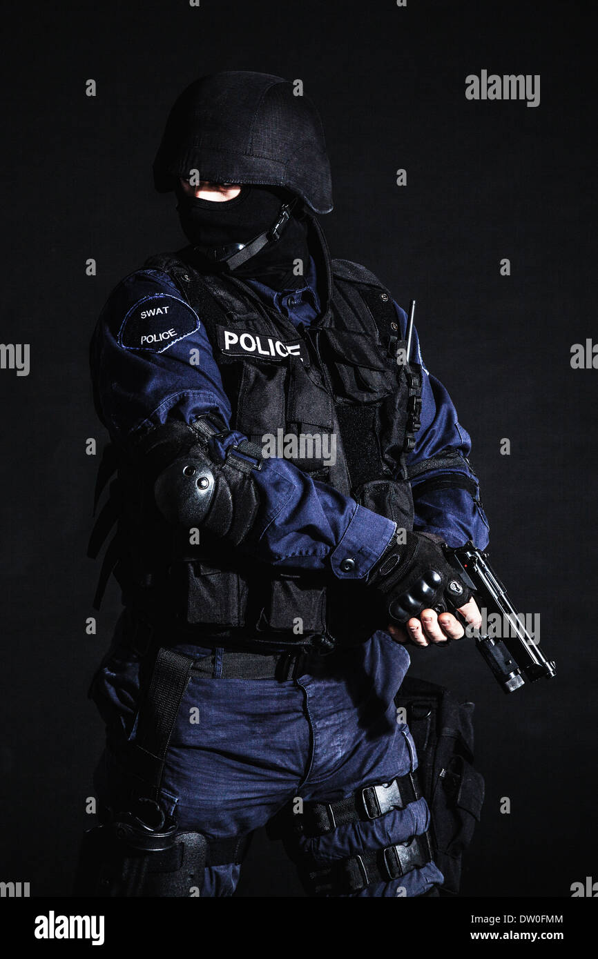 Black swat team hi-res stock photography and images - Alamy