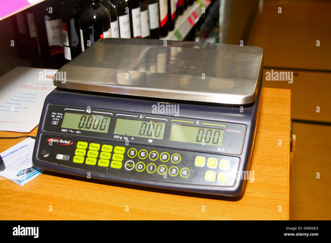 Electronic scale hi-res stock photography and images - Alamy