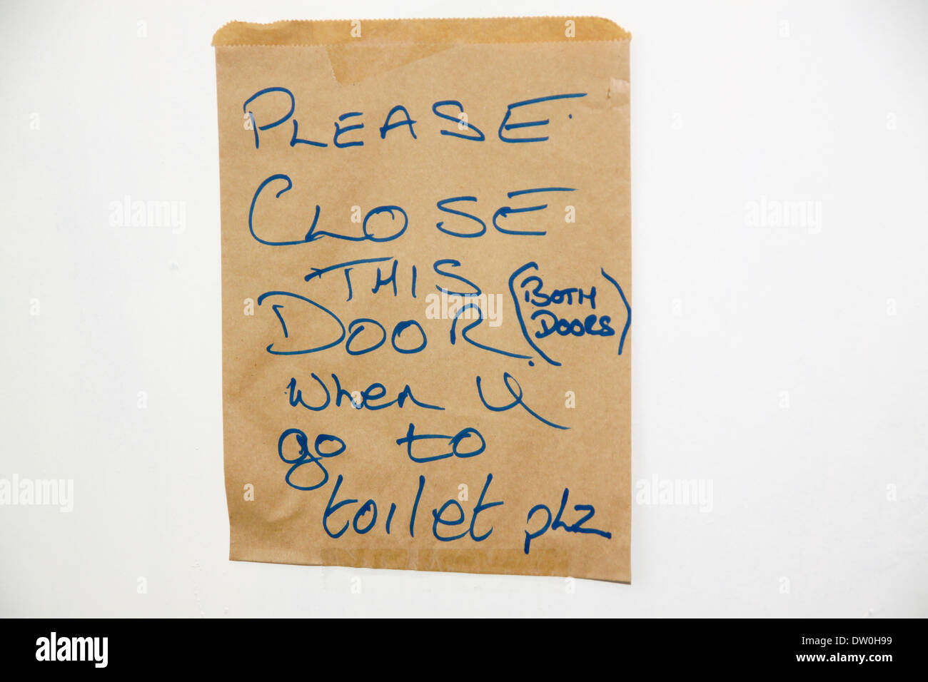 Close door sign on toilet door Stock Photo - Alamy