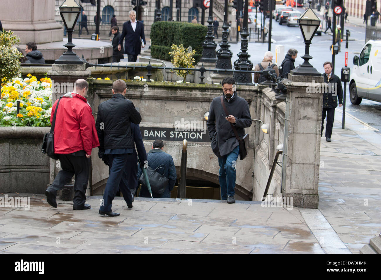Commuters entering and exiting Bank Underground Station in the City of ...