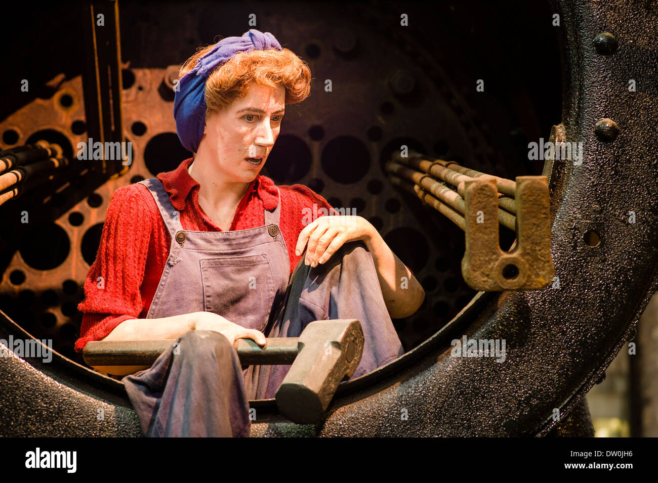 Manual labor 1940s hi-res stock photography and images - Alamy