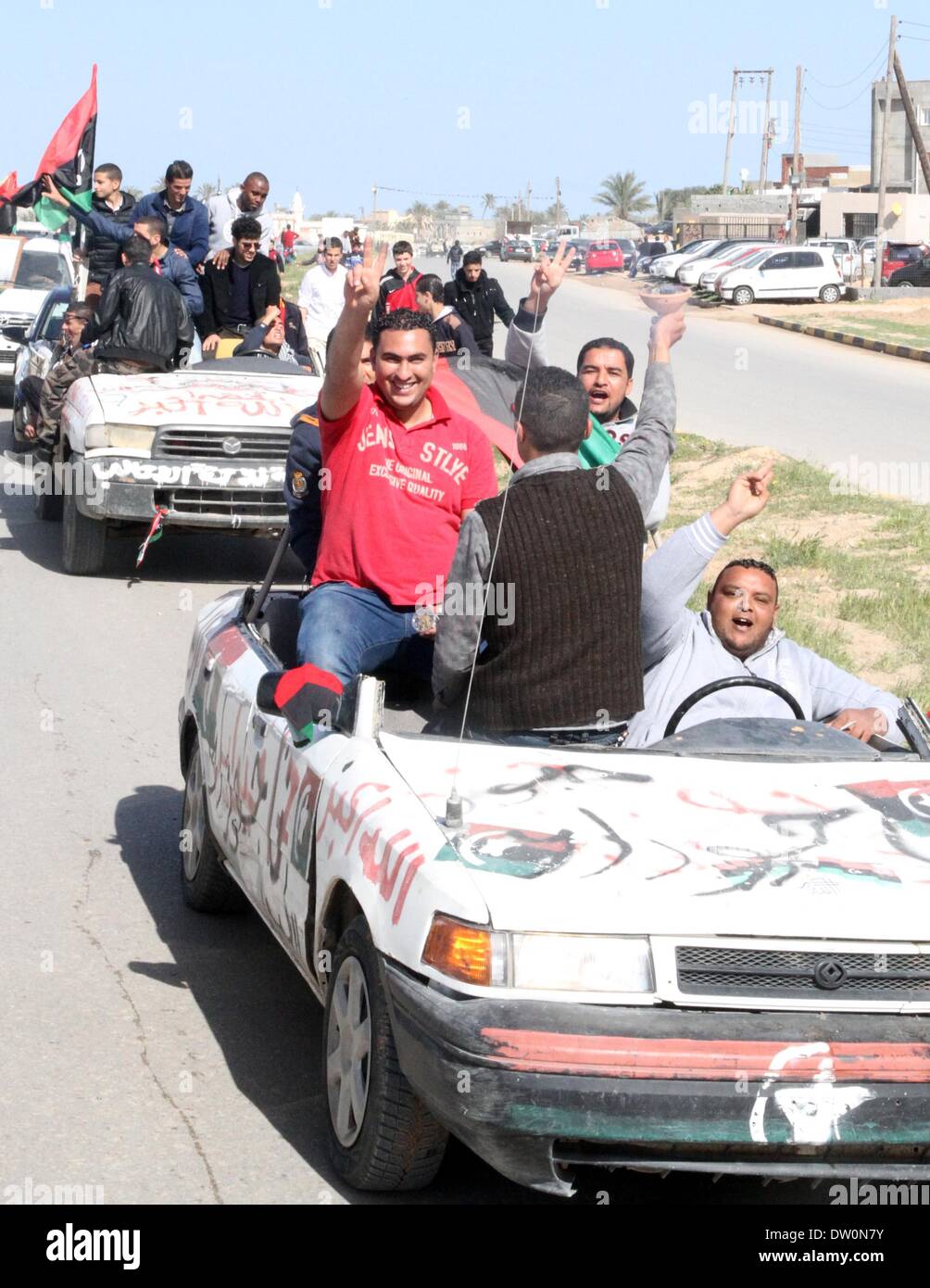 Tripoli, Libya. 25th Feb, 2014. Libyans attend a celebration to ...