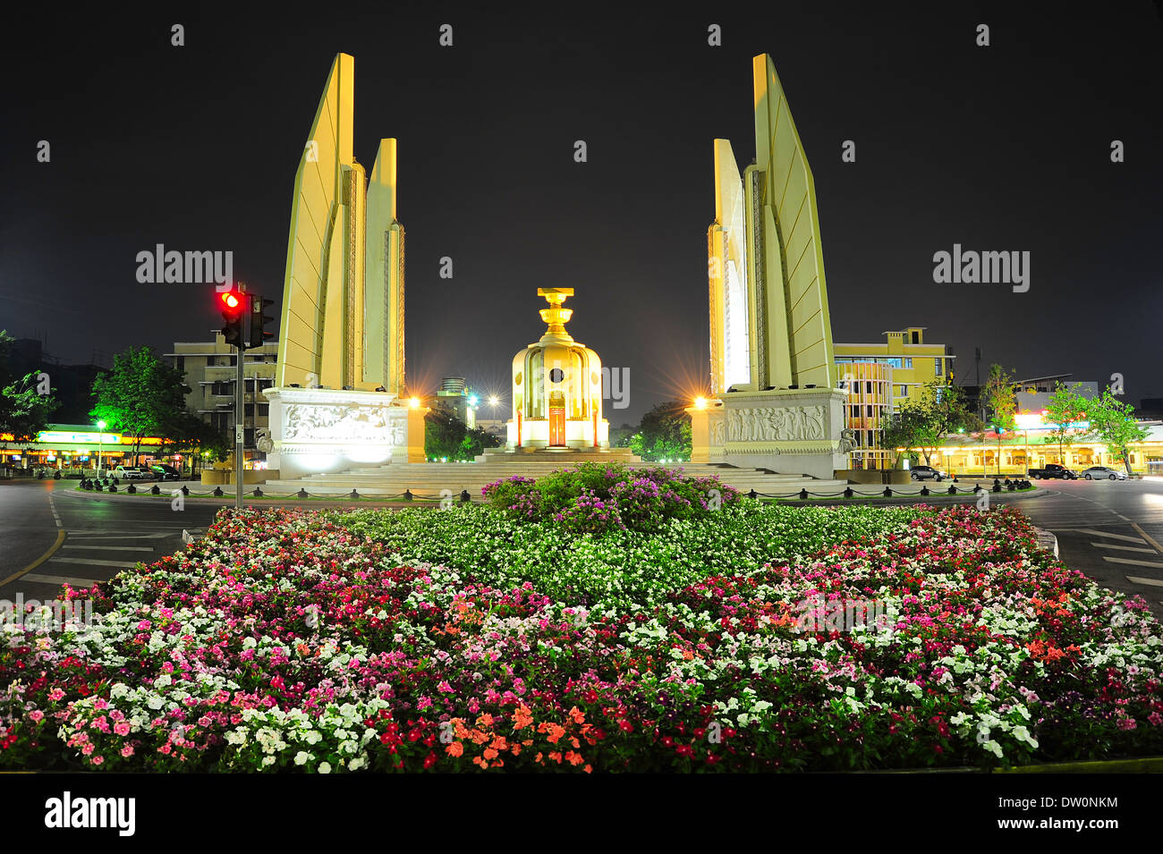 The Democracy Monument (Thai: Anusawari Prachathipatai) is a public ...