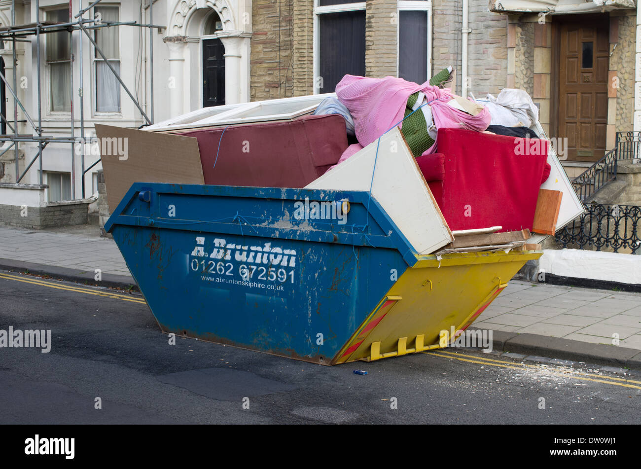 Skip hire hi-res stock photography and images - Alamy