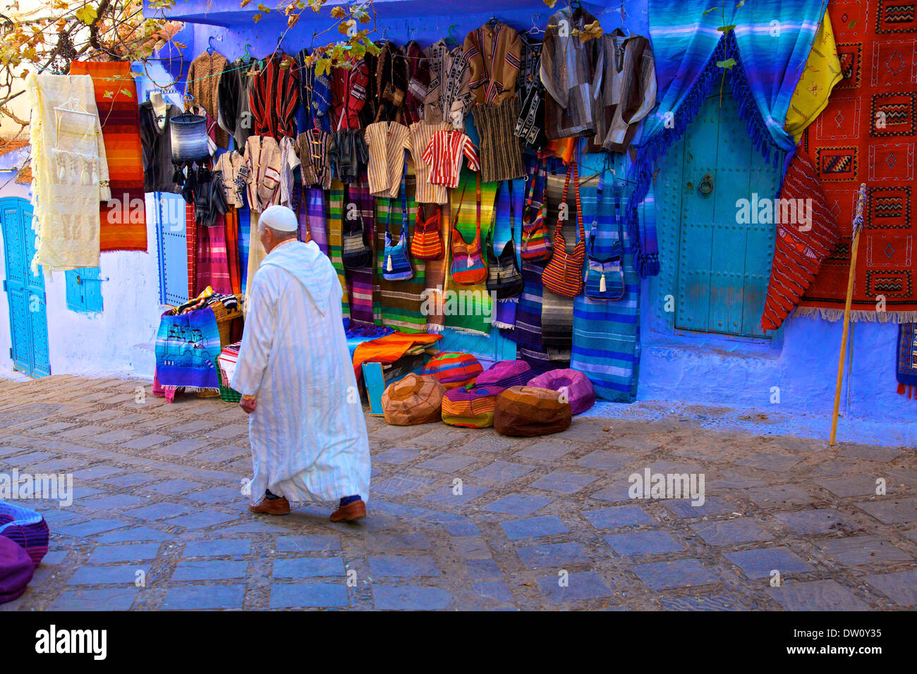 Chefchaouen street scene hi-res stock photography and images - Alamy