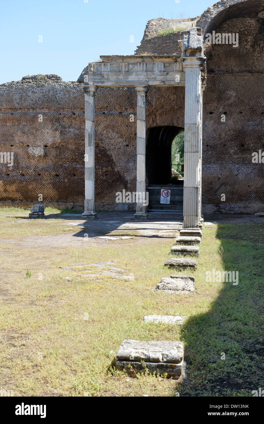 The Hall Doric Pillars or Edificio con Pilastri Dorici Villa Adriana ...