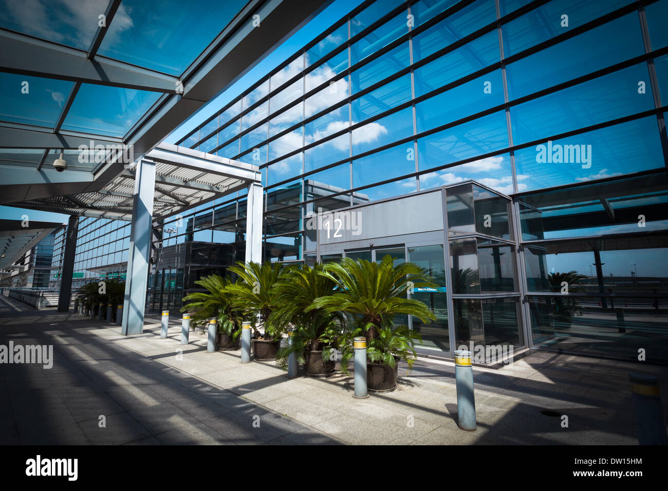 airport terminal entrance Stock Photo - Alamy
