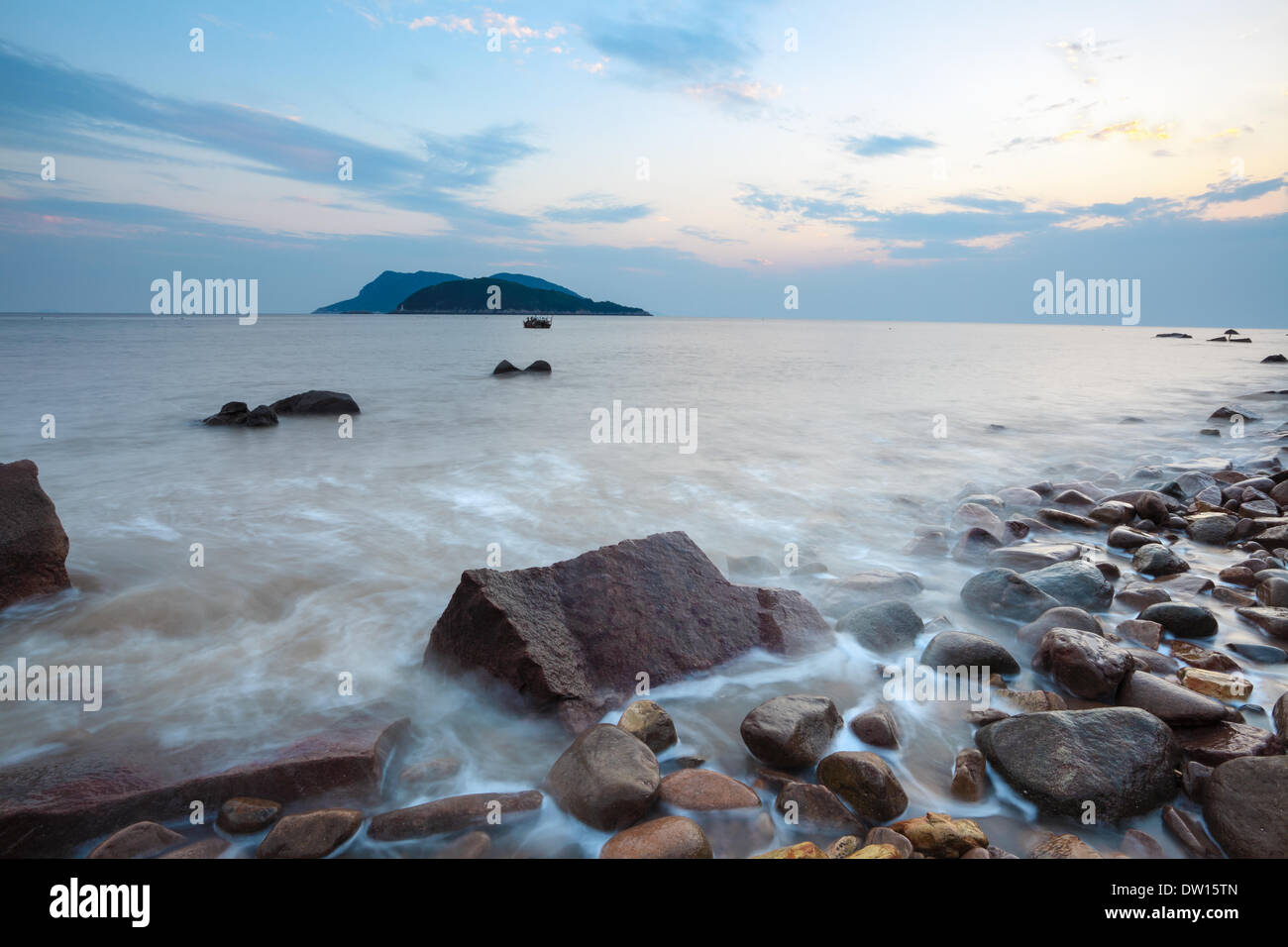 Coastal pebble beach hi-res stock photography and images - Alamy