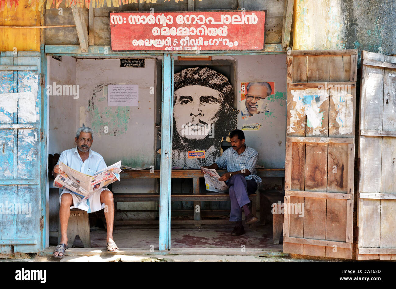 Communist men reading newspapers, Fort Kochi, Kerala, India Stock Photo ...