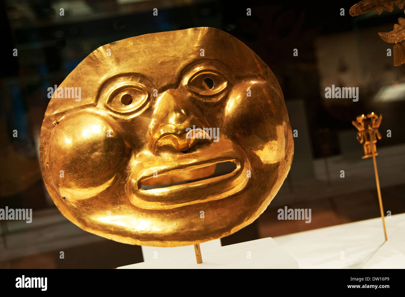 Funerary mask hi-res stock photography and images - Alamy