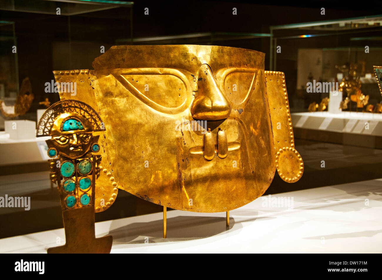 Funerary masks hi-res stock photography and images - Alamy