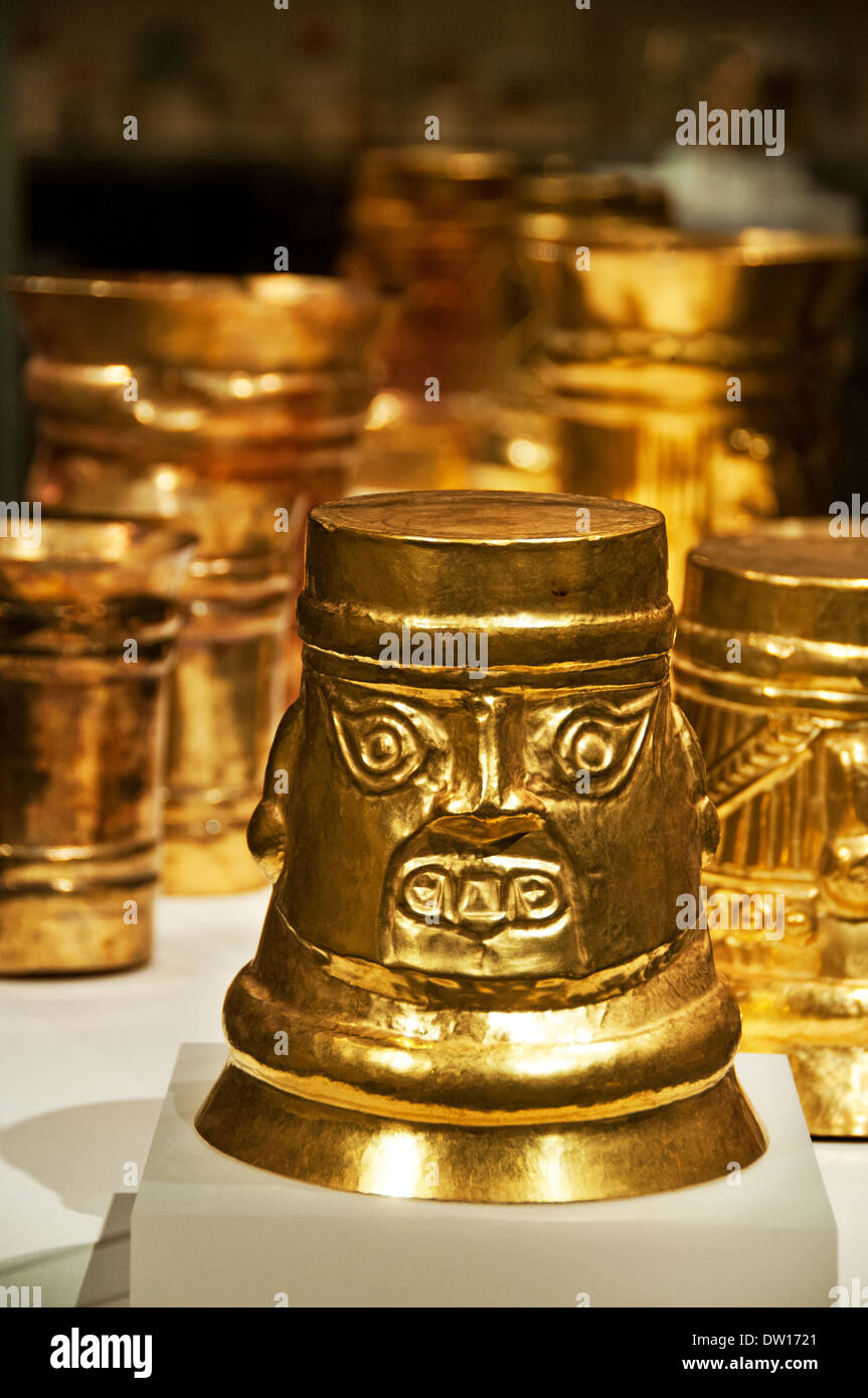 Beakers hi-res stock photography and images - Alamy