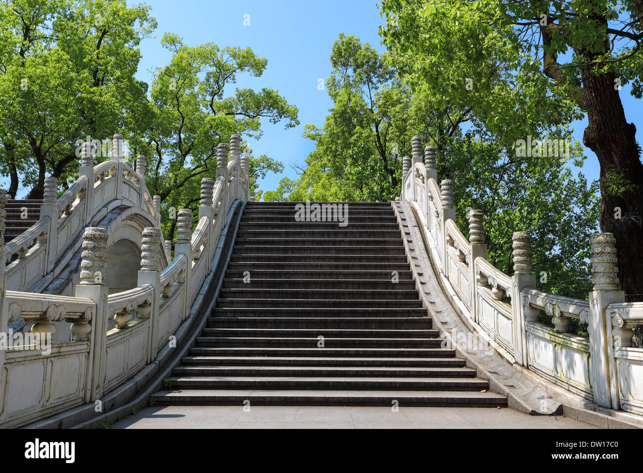chinese traditional stone arch bridge Stock Photo - Alamy