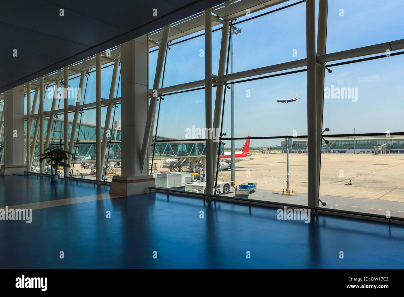 outside the airport terminal Stock Photo - Alamy